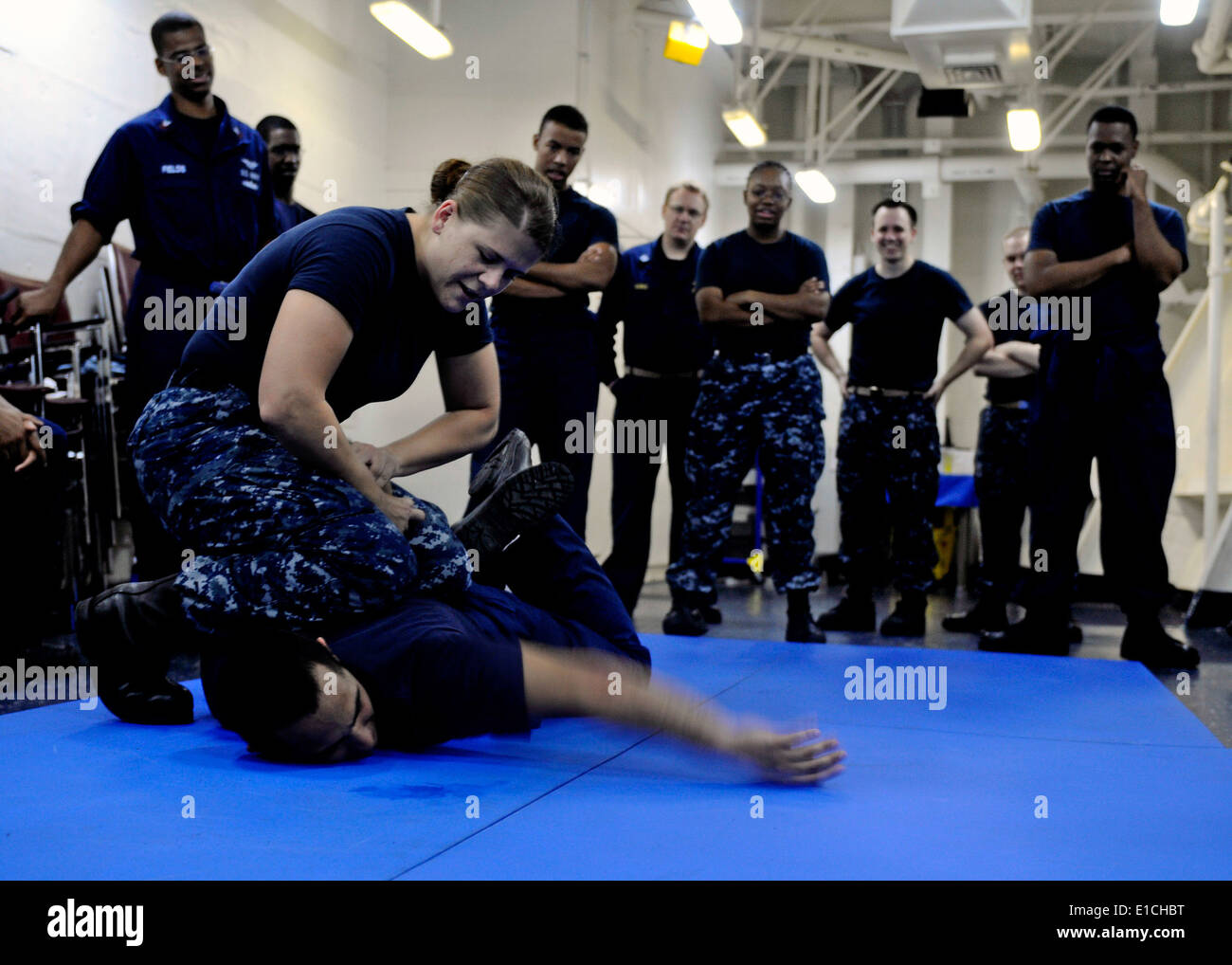 Us navy master at arms -Fotos und -Bildmaterial in hoher Auflösung – Alamy
