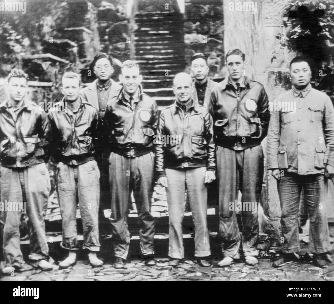 Lieutenant Colonel Doolittle mit Mitglieder seiner Besatzung und ...