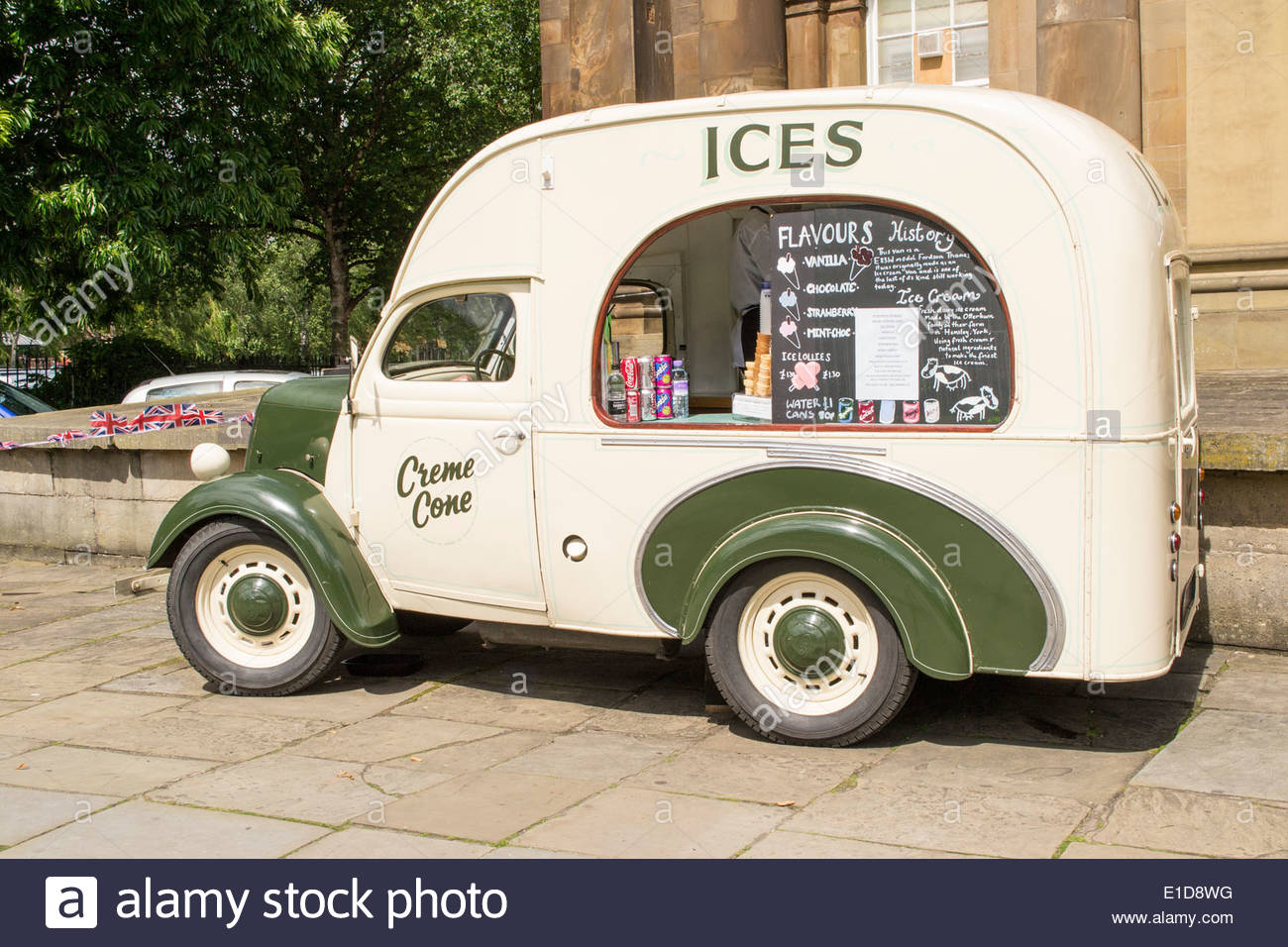 Old Style Ice Cream Van Stockfotos & Old Style Ice Cream Van Bilder - Alamy