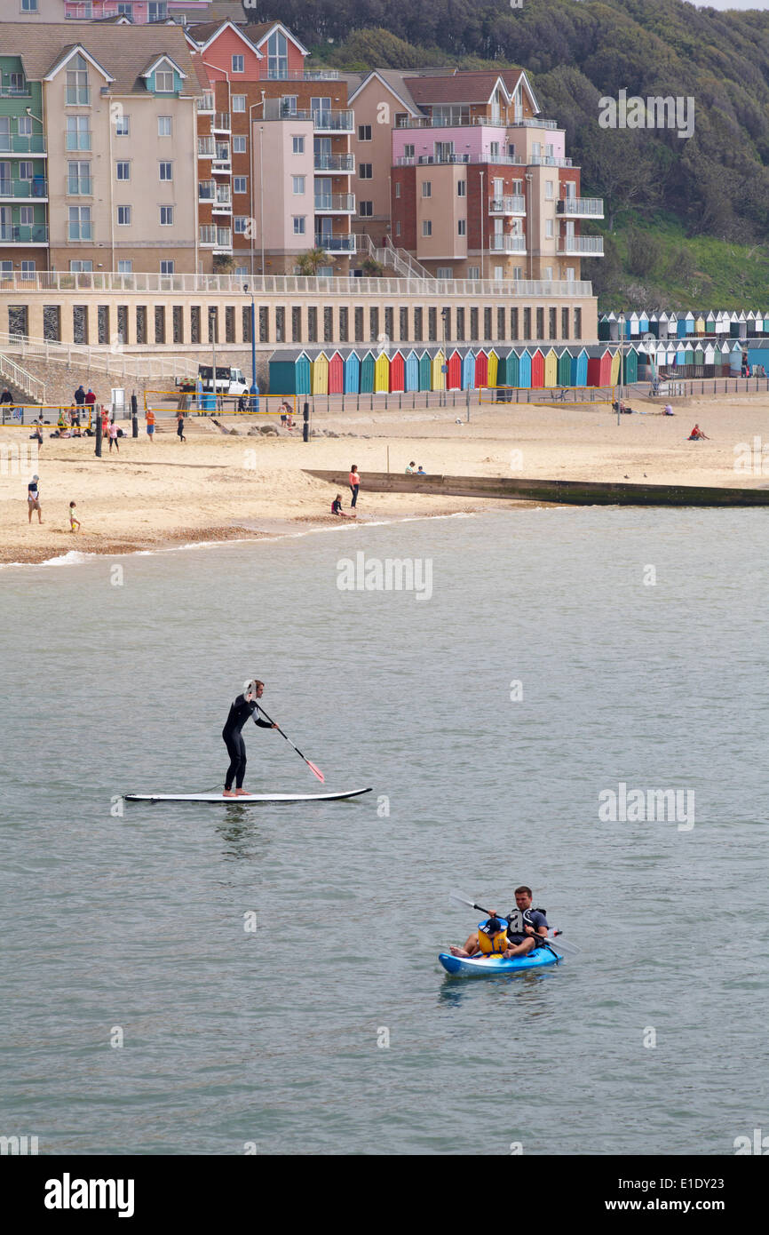 Kajakfahren am strand von boscombe -Fotos und -Bildmaterial in hoher ...