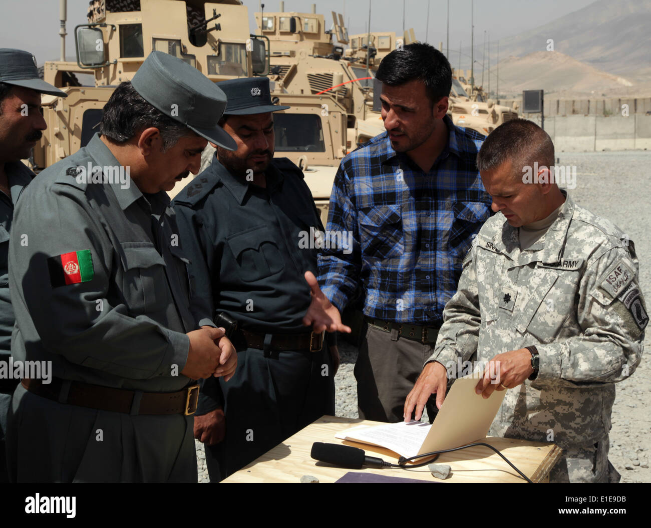 Humvee oef uns armee lt col david sinken -Fotos und -Bildmaterial in ...