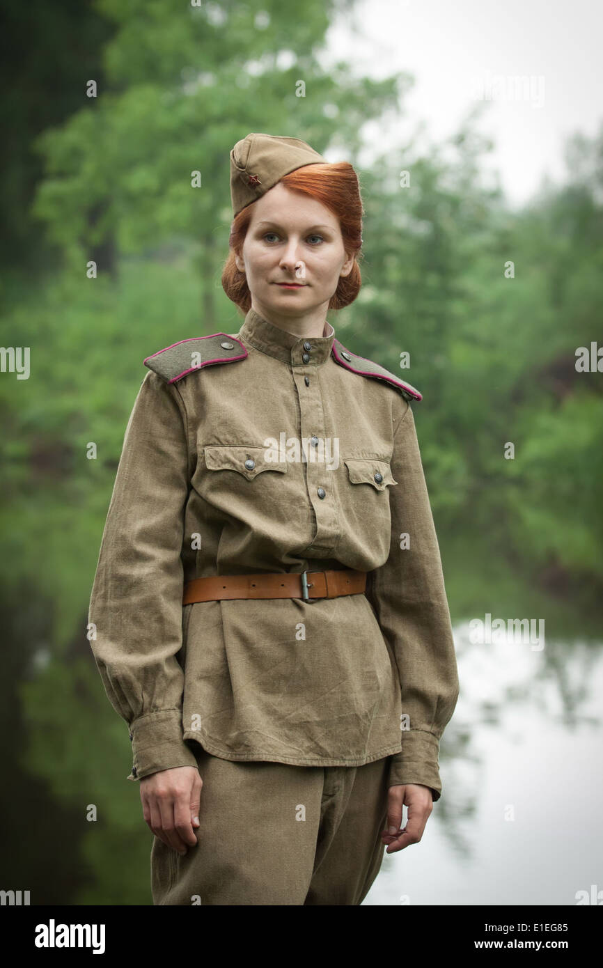 Weibliche rote armee -Fotos und -Bildmaterial in hoher Auflösung – Alamy