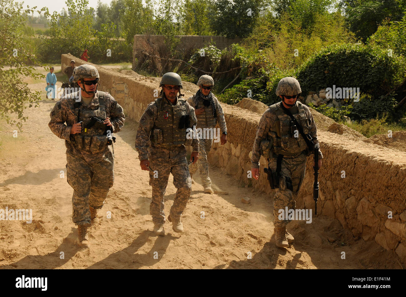 Von links: US Army Captain Jarrett Gafford, Jewell Bealmear, Sahel ...