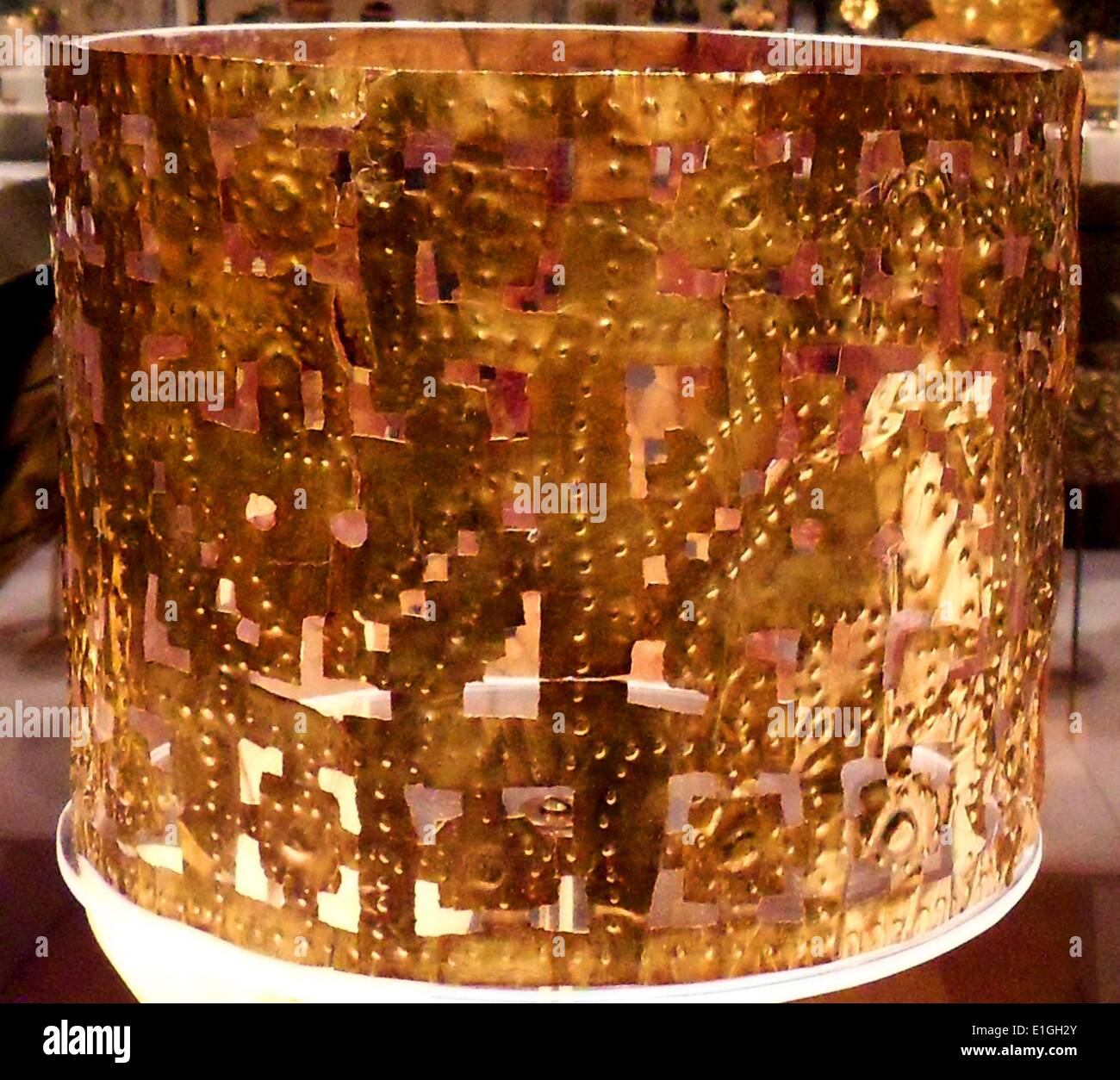 Gold crown -Fotos und -Bildmaterial in hoher Auflösung – Alamy