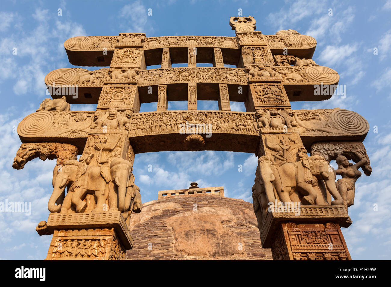 Stupa gate sanchi india -Fotos und -Bildmaterial in hoher Auflösung – Alamy