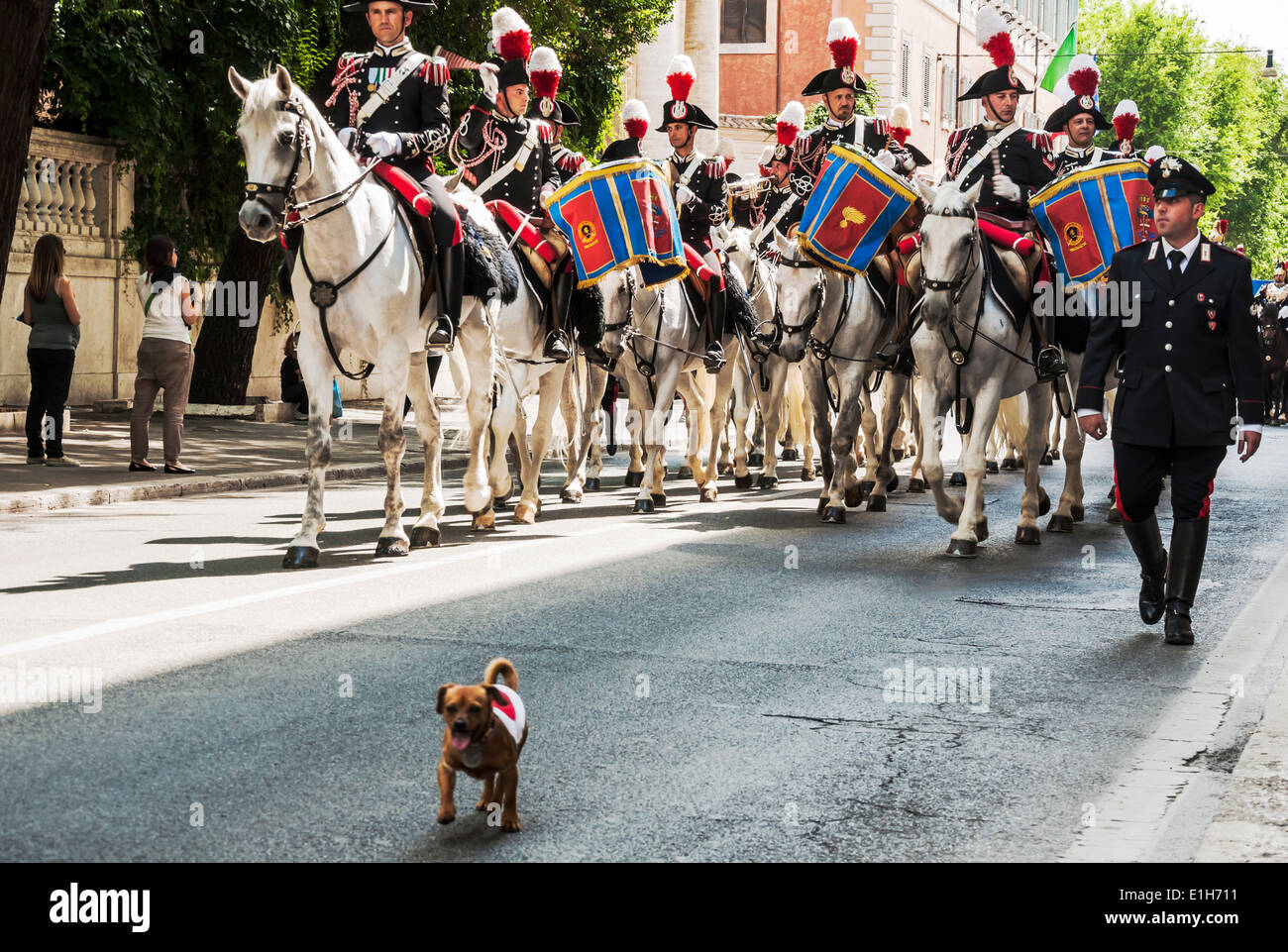 die traditionelle Carabinieri-Band haben eine Parade am 1. Juni 2014 in ...
