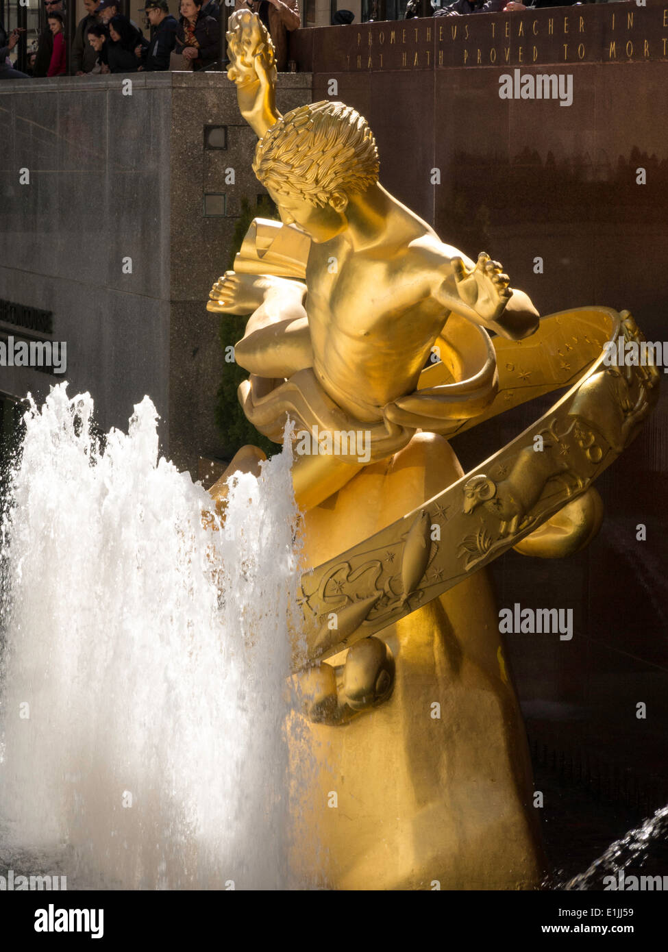 Prometheus statue brunnen -Fotos und -Bildmaterial in hoher Auflösung ...