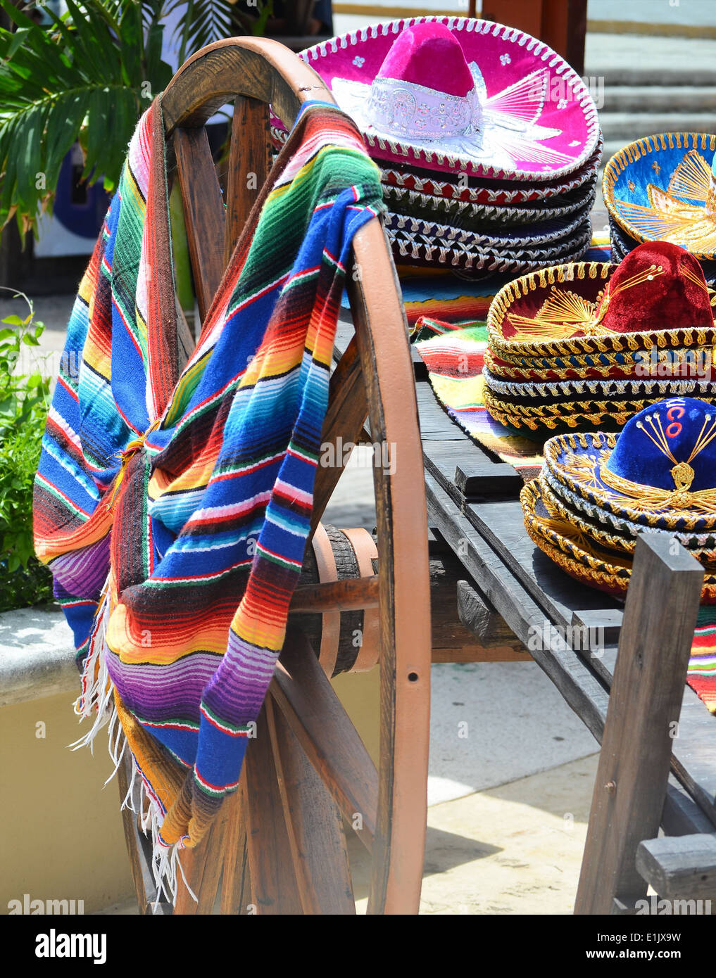 Sombrero poncho -Fotos und -Bildmaterial in hoher Auflösung – Alamy