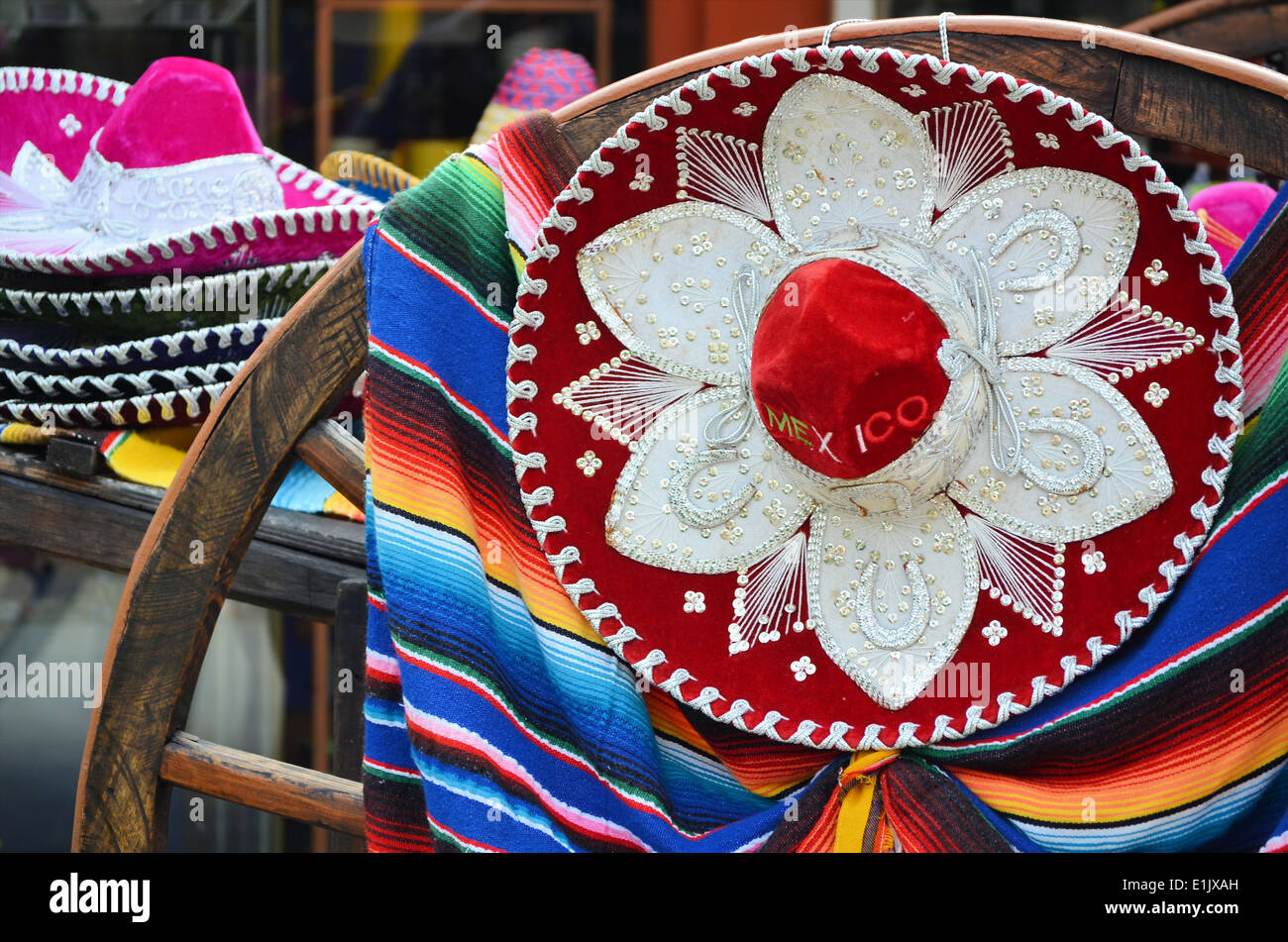 Sombrero poncho -Fotos und -Bildmaterial in hoher Auflösung – Alamy