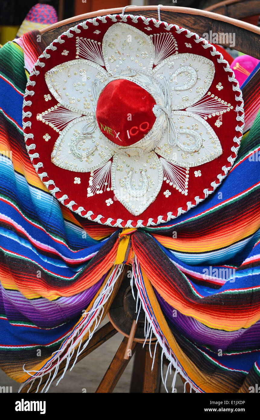 Sombrero poncho -Fotos und -Bildmaterial in hoher Auflösung – Alamy