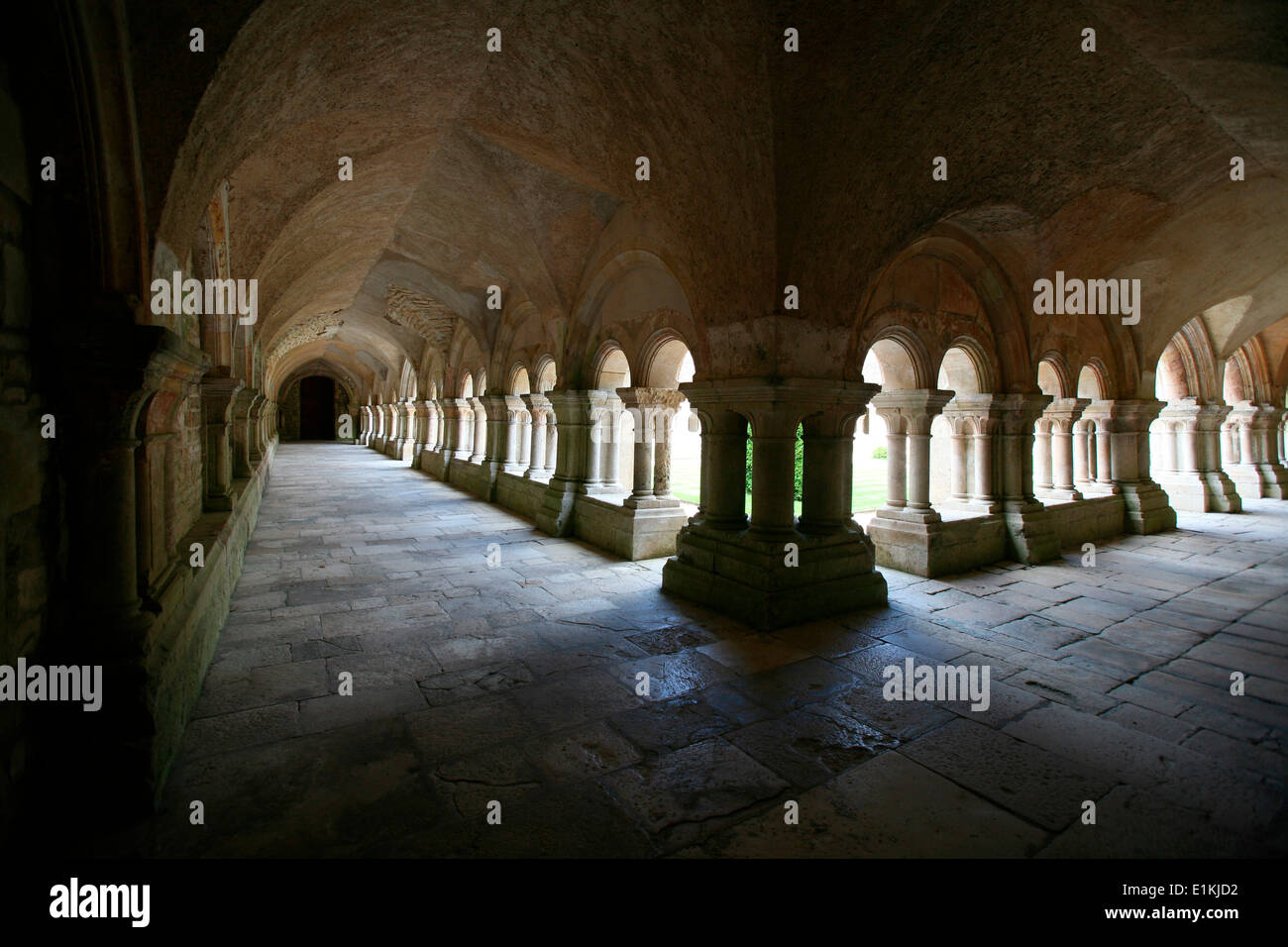 Abbey fontenay monastery cistercian abbey -Fotos und -Bildmaterial in ...