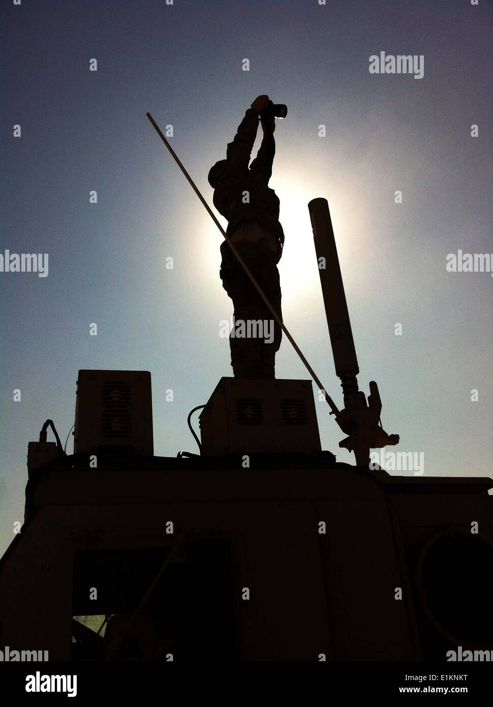 Dokumentiert soldaten in einem fuhrpark am flugplatz bagram -Fotos und ...