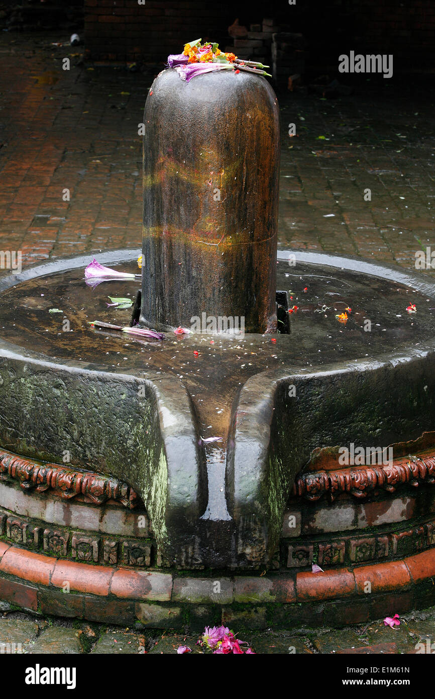 Shiva Lingam Altar Stockfotografie - Alamy