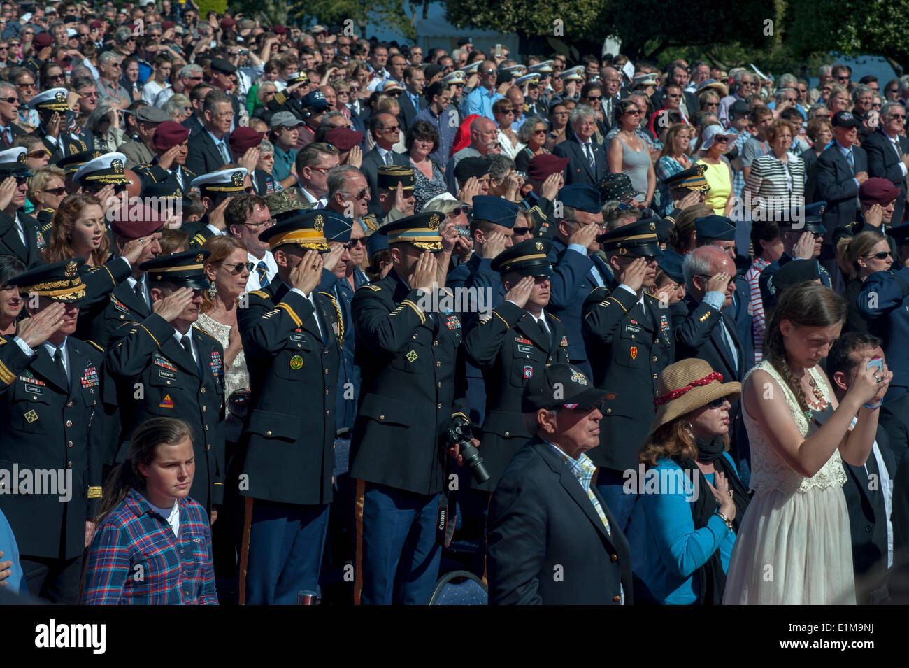 Salutierende Soldaten Stockfotos und -bilder Kaufen - Alamy