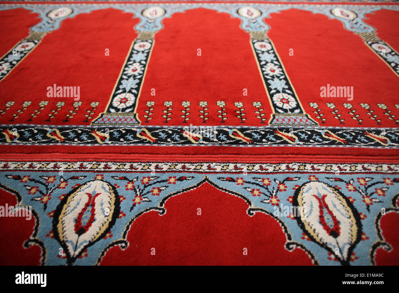 Mosque carpet -Fotos und -Bildmaterial in hoher Auflösung – Alamy