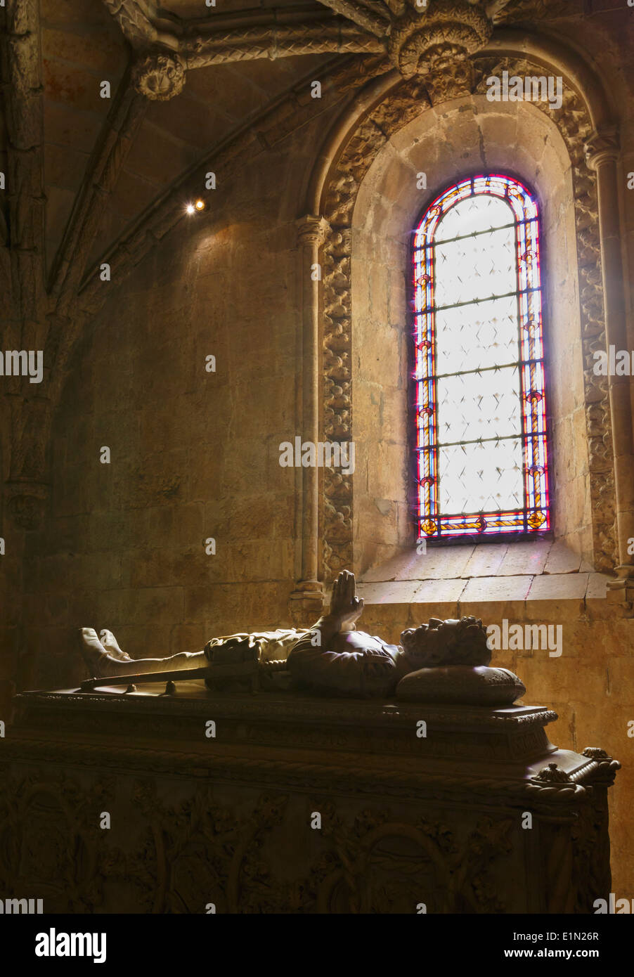 Grab von luis vaz de camoes -Fotos und -Bildmaterial in hoher Auflösung ...