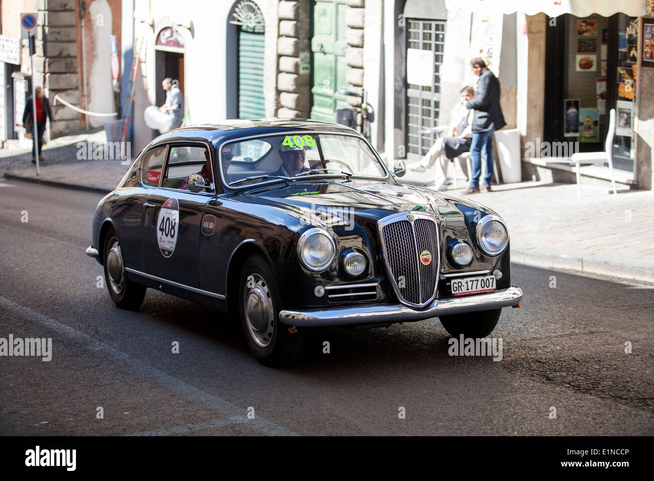 Mille Miglia-Oldtimer-Rallye statt über 1000 Meilen in Italien von ... Mille Miglia-Oldtimer-Rallye statt über 1000 Meilen in Italien von ...