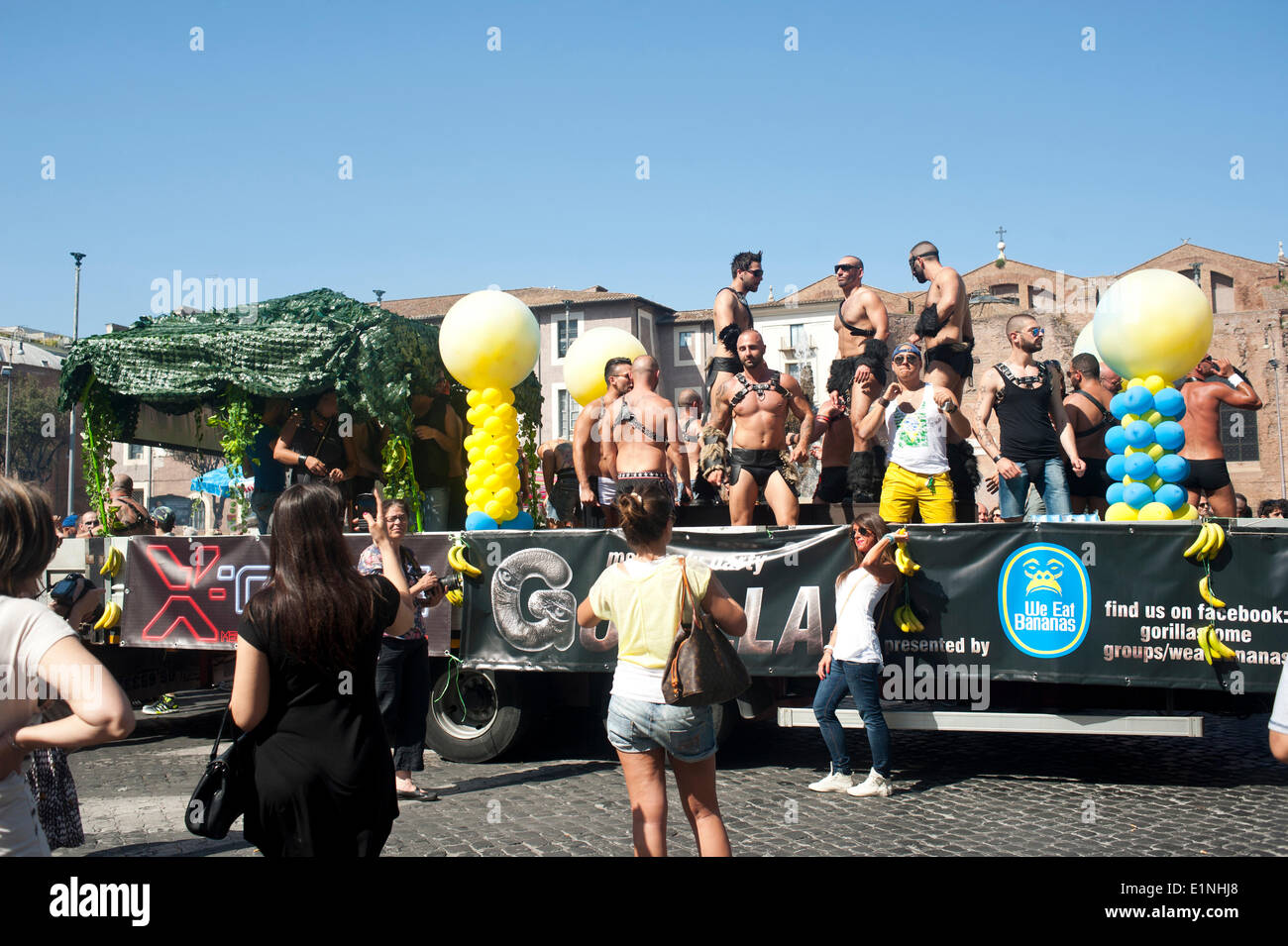 Rom, Italien. 6. Juli 2014. Gay-Pride-Parade in Rom: im Bild: Tänzer ...