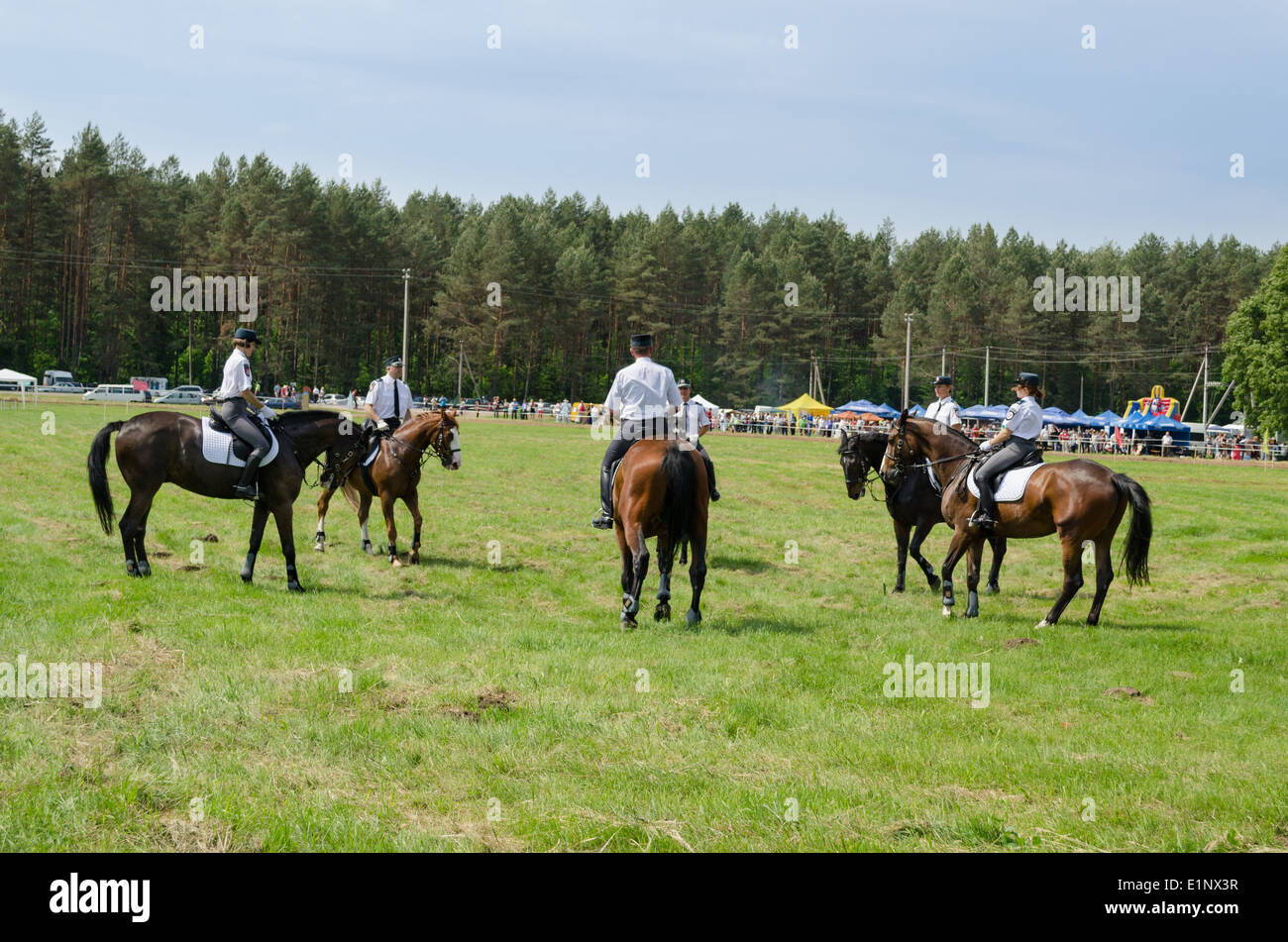 Polizeipferdeshow -Fotos und -Bildmaterial in hoher Auflösung – Alamy