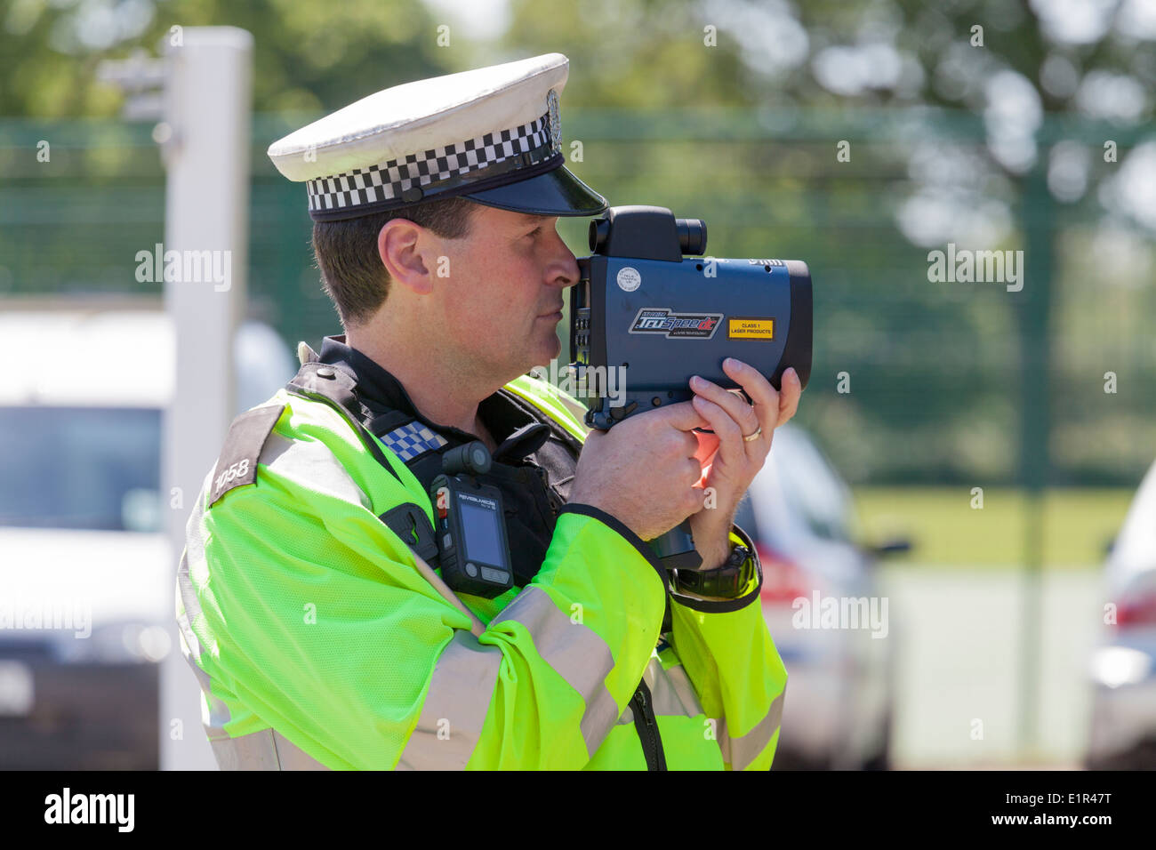 Polizeigewehr uk -Fotos und -Bildmaterial in hoher Auflösung – Alamy