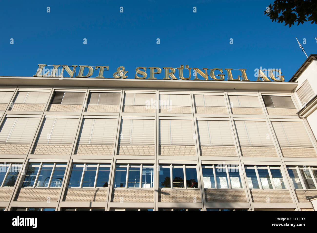 Fabrikgebäude der Schweizer Schokoladenfabrik von Lindt & Sprüngli in ...