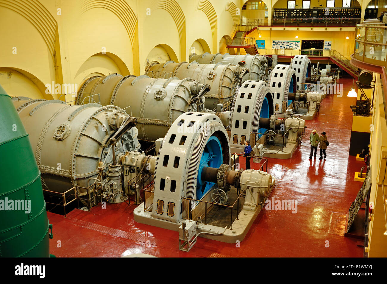 Generator Kraftwerk Halle Stockfotos und -bilder Kaufen - Alamy