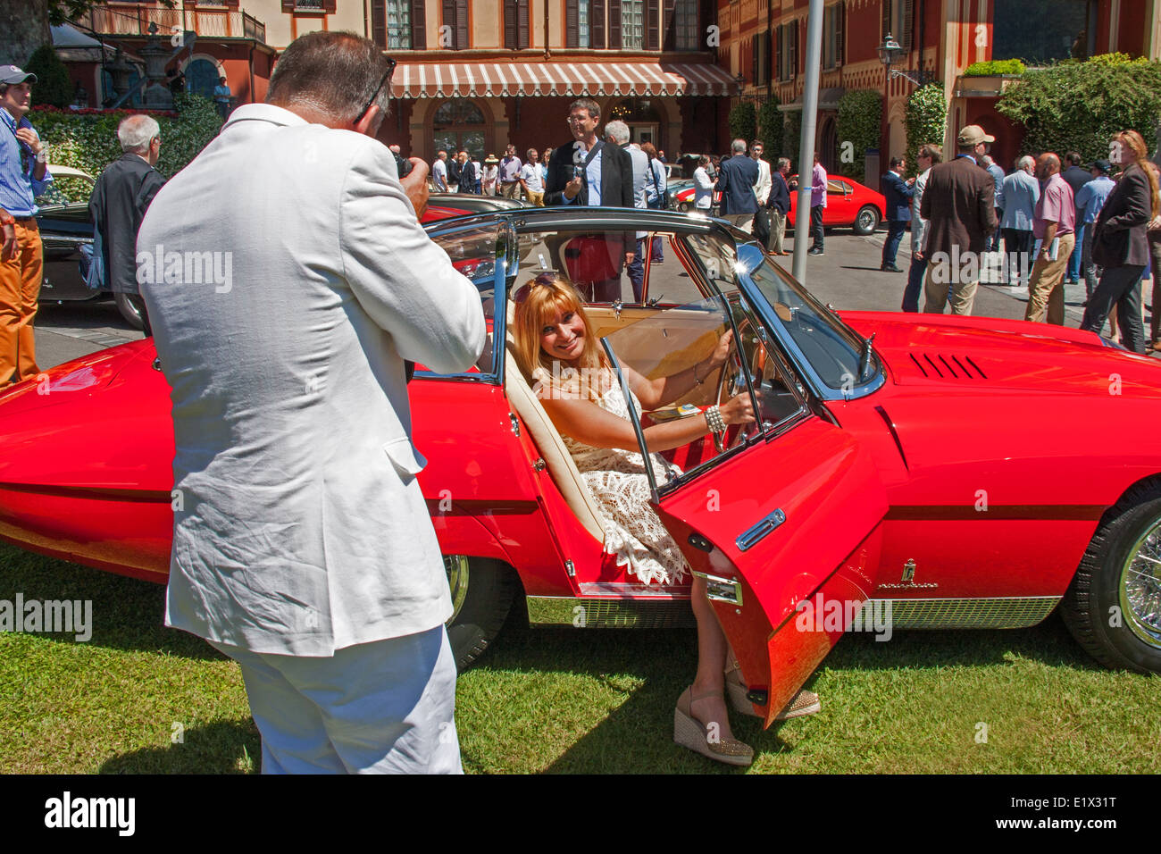 Betrachter Fotos blonde Frau sitzend im Alfa Romeo 6 3000 CM Superflow ...