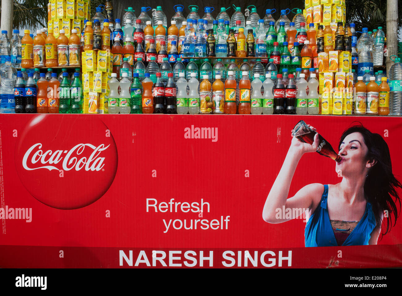 Coca cola e india -Fotos und -Bildmaterial in hoher Auflösung – Alamy