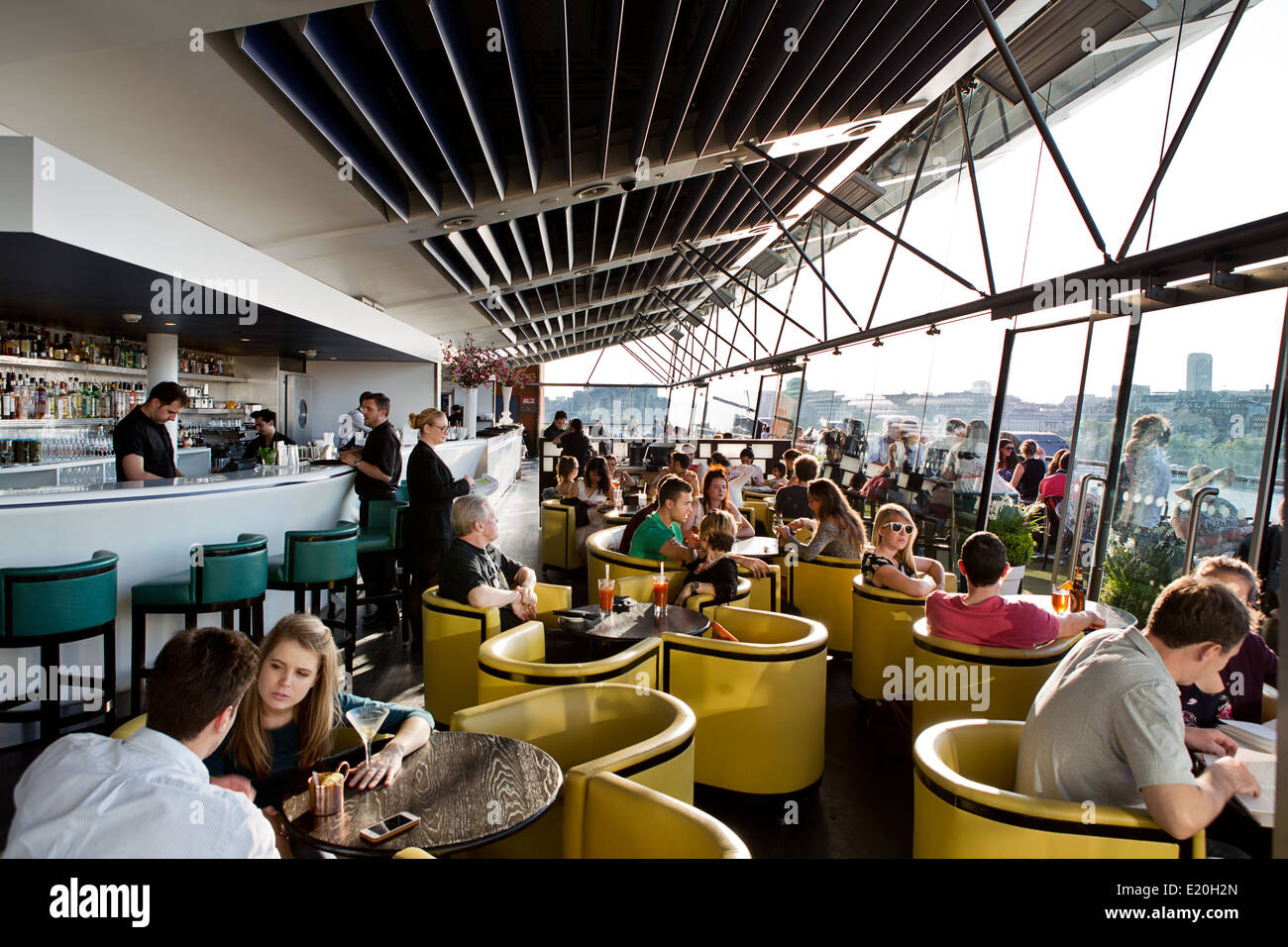 Tower restaurant -Fotos und -Bildmaterial in hoher Auflösung – Alamy