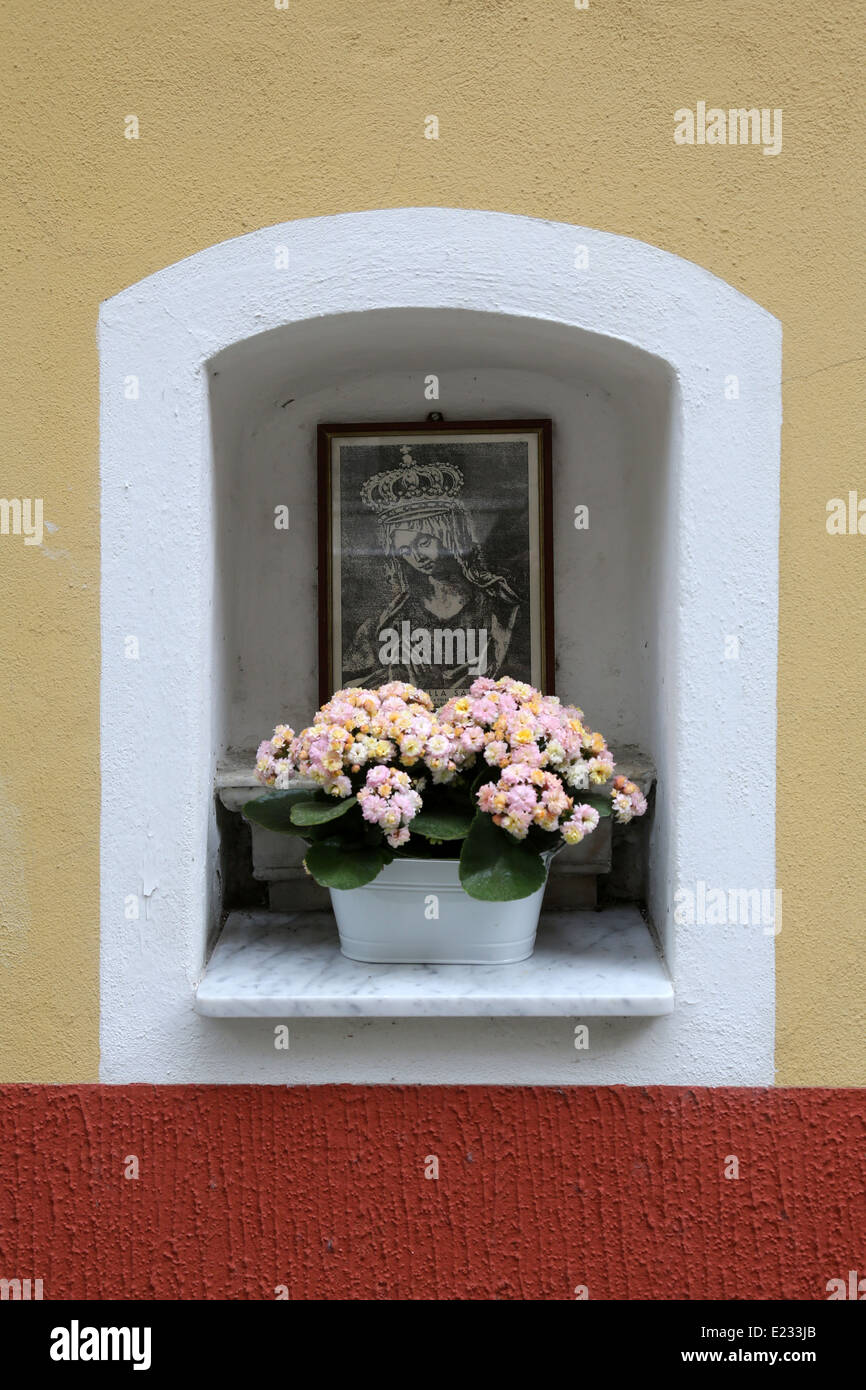 Hafen mit statue der jungfrau maria -Fotos und -Bildmaterial in hoher ...