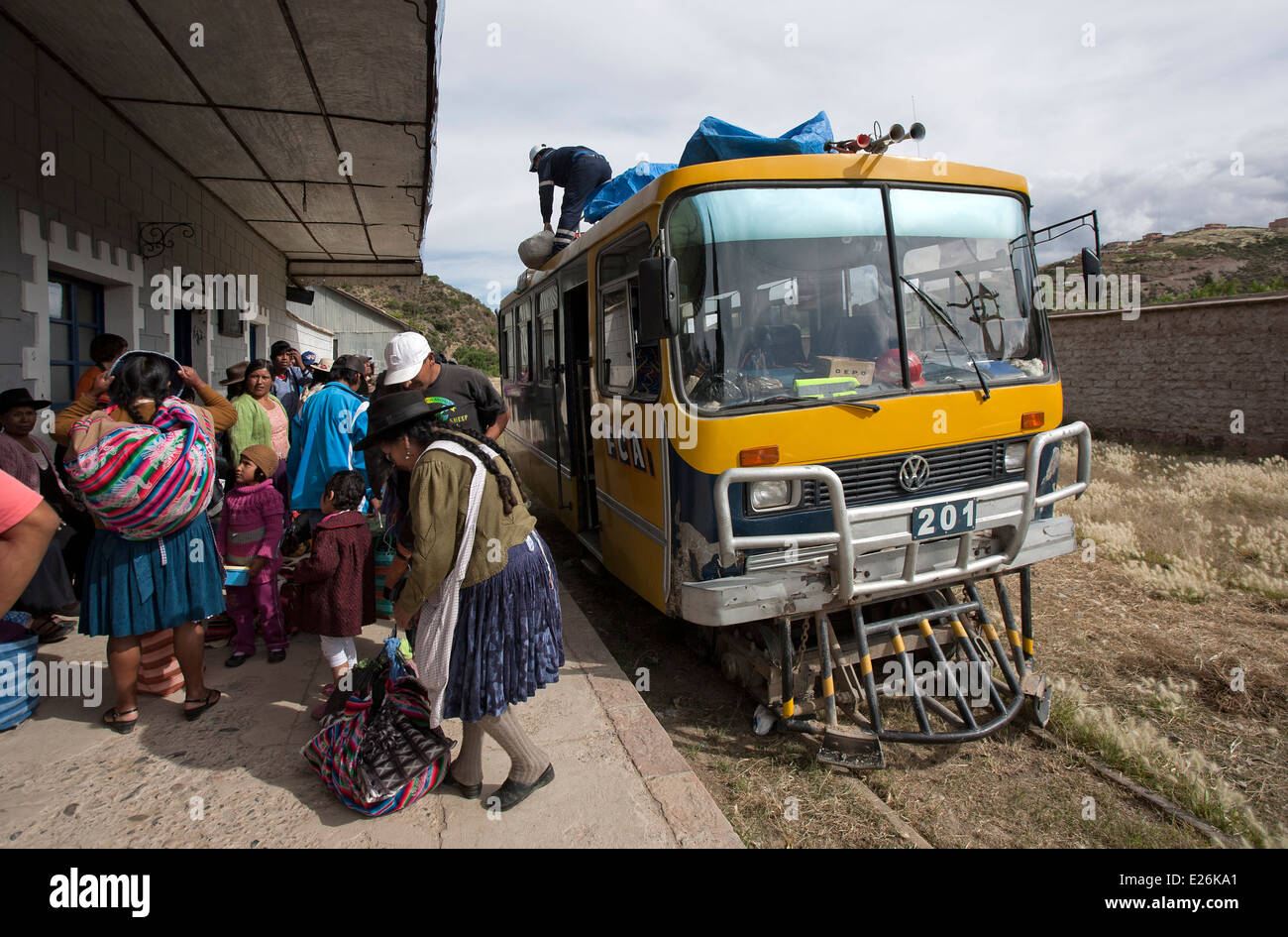 Bus-Zug Potosi-Sucre am Bahnhof in Sucre. Bolivien Stockfotografie - Alamy