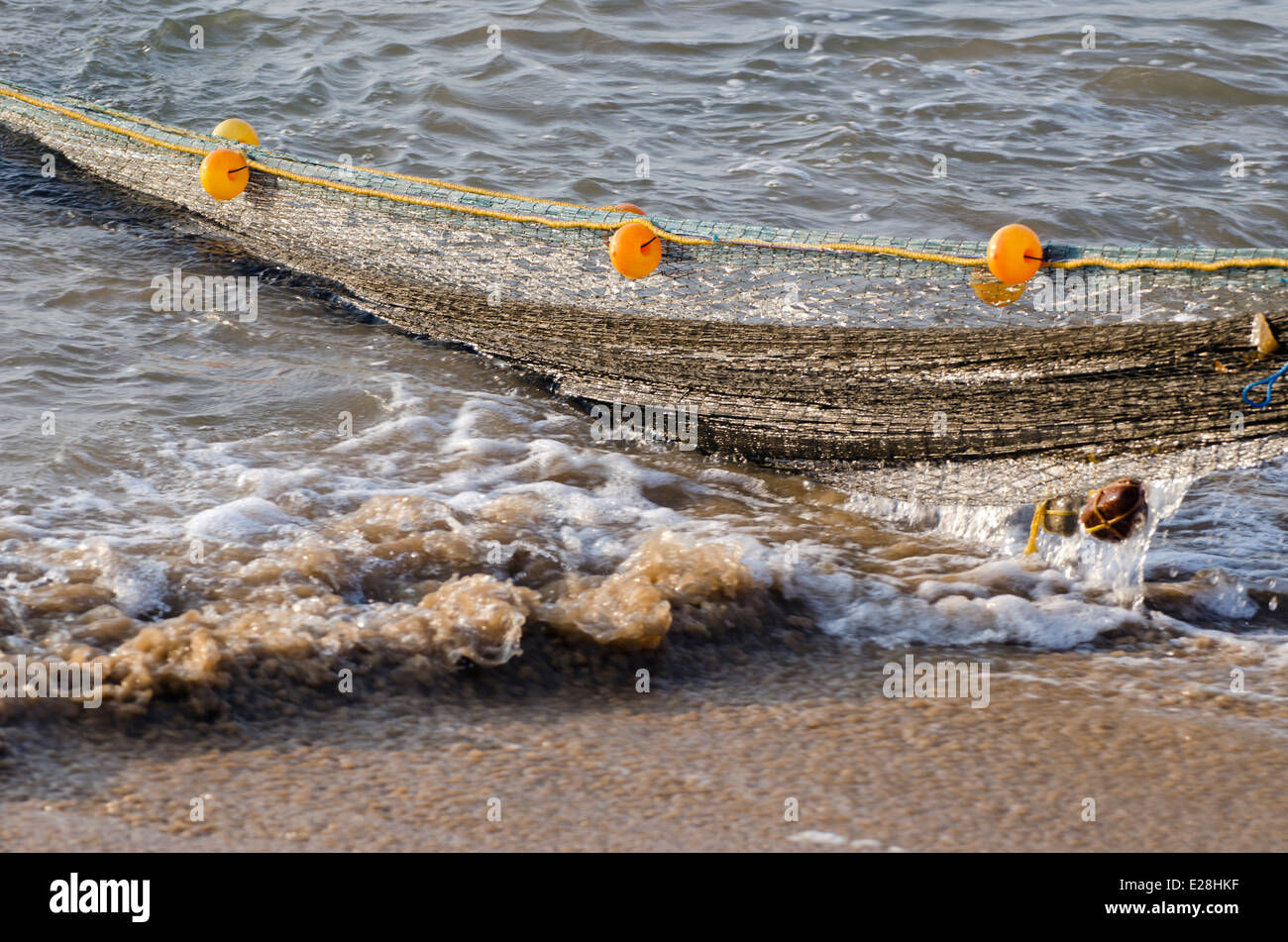 Fischerei Netze Seil und schwimmt im Meer Wasser, Tamil Nadu, Indien ...