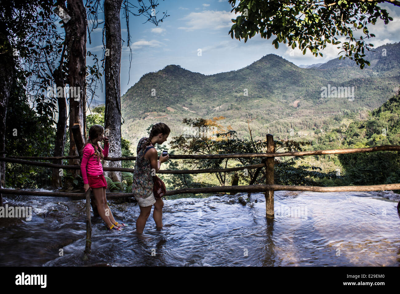 Kuang si wasserfall in luang prabang -Fotos und -Bildmaterial in hoher ...