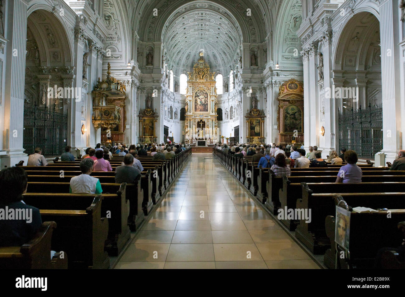 Deutschland, Bayern, München, St.-Michael-Kirche Stockfotografie - Alamy