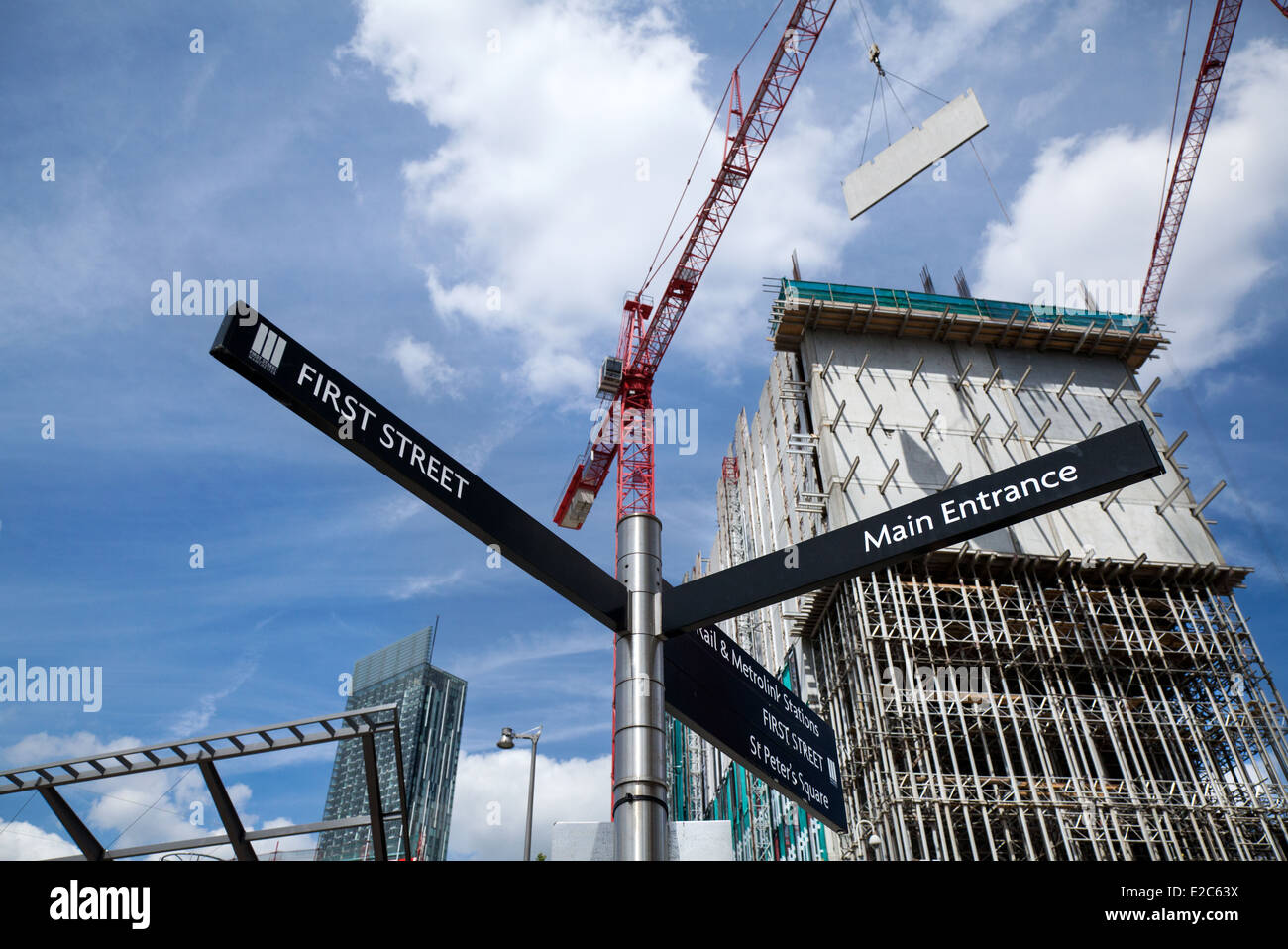Roadsign Sign Direction Distance Stockfotos und -bilder Kaufen - Alamy