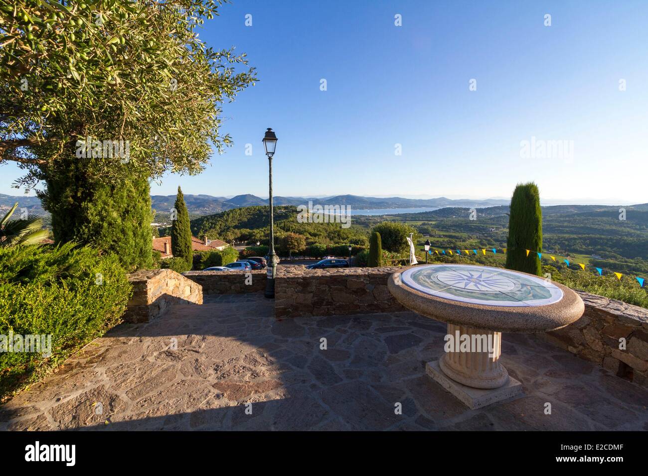 Gassin village south france provence -Fotos und -Bildmaterial in hoher ...