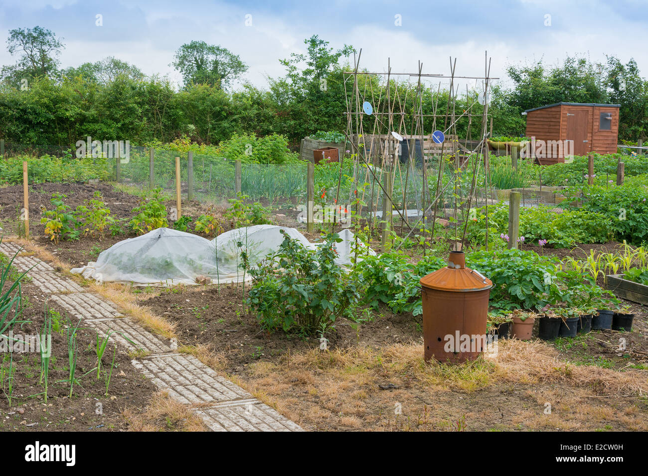 Rostige kohlenpfanne -Fotos und -Bildmaterial in hoher Auflösung – Alamy