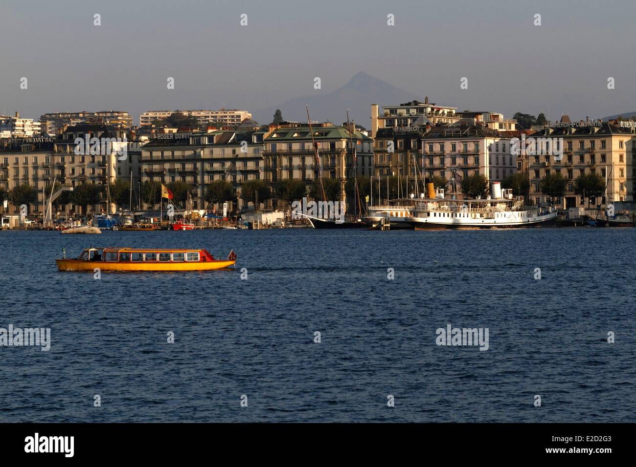 Herbst see boot -Fotos und -Bildmaterial in hoher Auflösung – Alamy