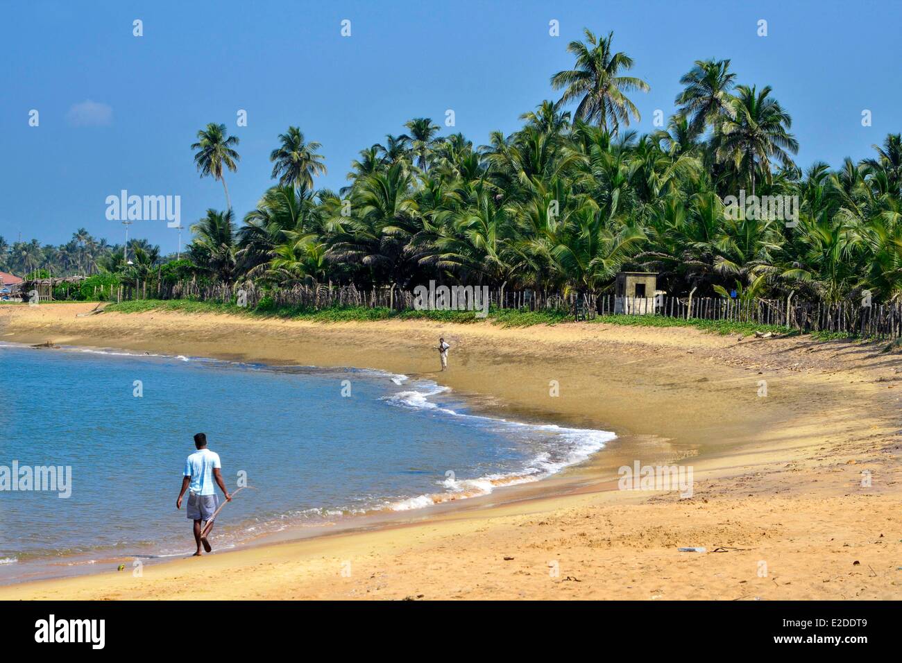 Sri Lanka Western Provinz Gampaha Ortsteil Hendala Beach von der Klippe ...