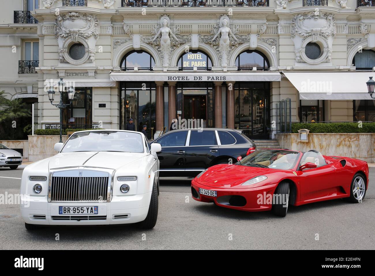 Europa Fürstentum Monaco-Touristen, die gerne in Luxus-Autos sank um ...
