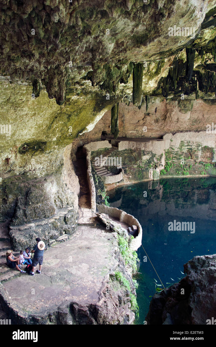 Cenote Zaci Valladolid Yucatan Mexiko Stockfotografie - Alamy