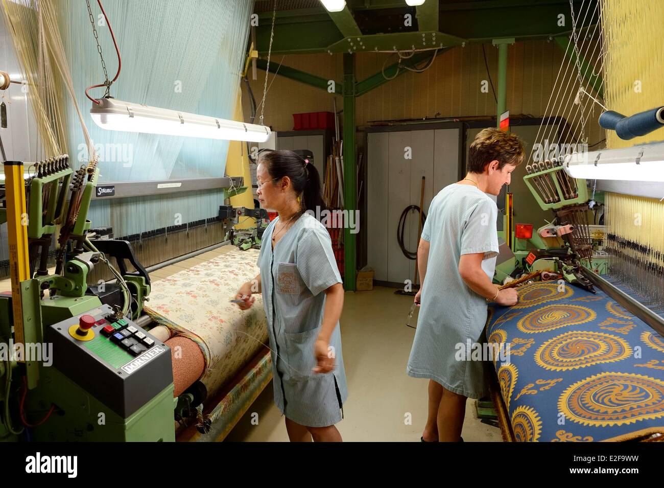 Silk spinning machine -Fotos und -Bildmaterial in hoher Auflösung – Alamy