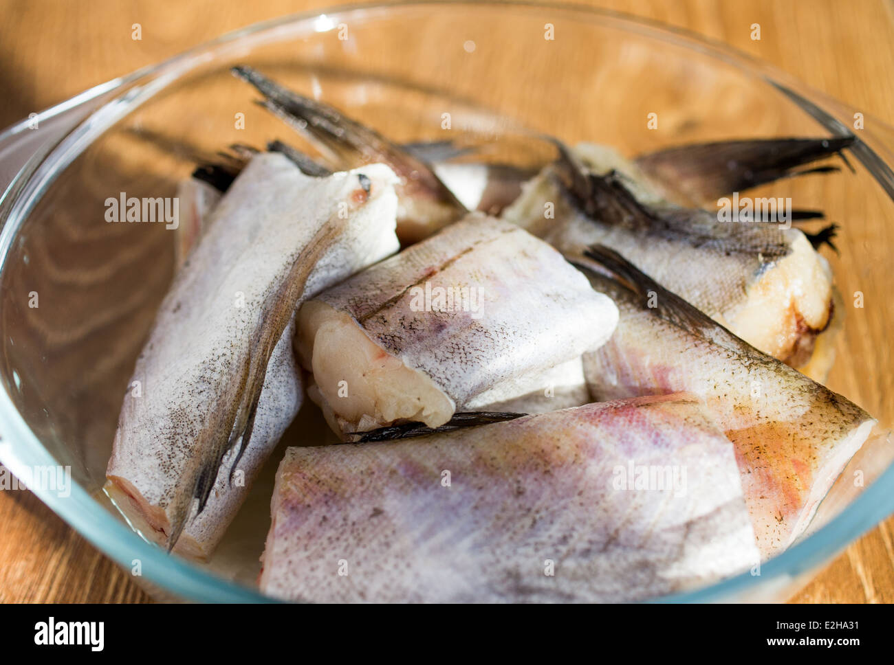 Frischer roher fisch -Fotos und -Bildmaterial in hoher Auflösung – Alamy
