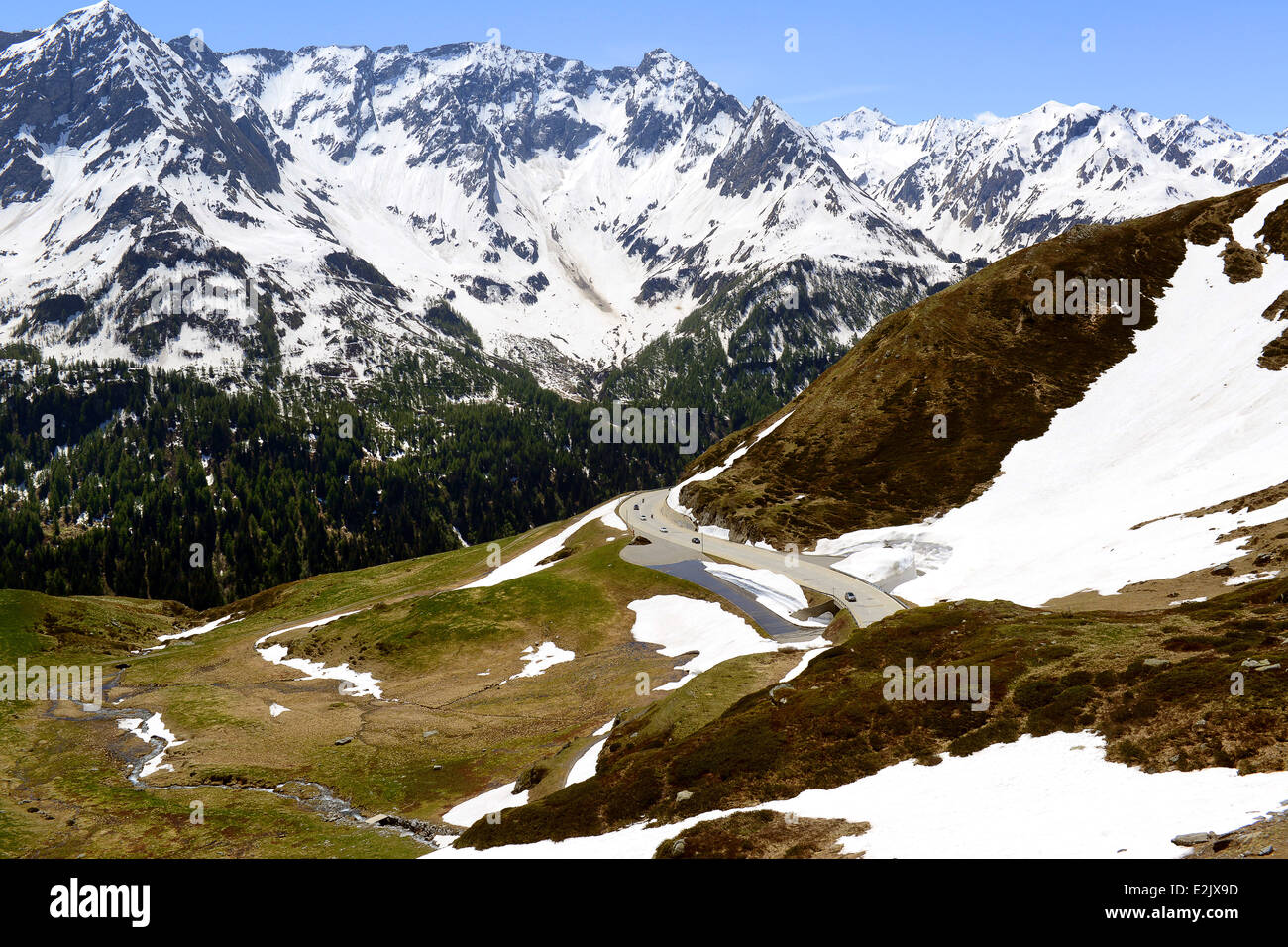 Der Gotthard-Pass oder St. Gotthard Pass im Sommer (Italienisch: Passo ... Der Gotthard-Pass oder St. Gotthard Pass im Sommer (Italienisch: Passo ...