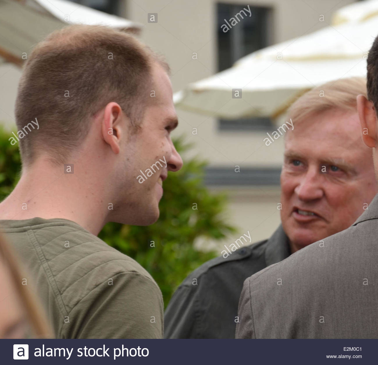 OLE-Ehemann von Beust und seine Lukas Foerster am gesegneten ...