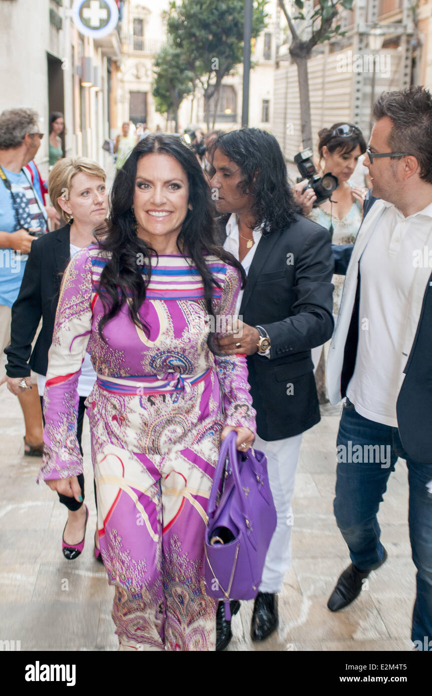 Christine Neubauer und Freund Jose Campos bei ihrer Vernissage von ...