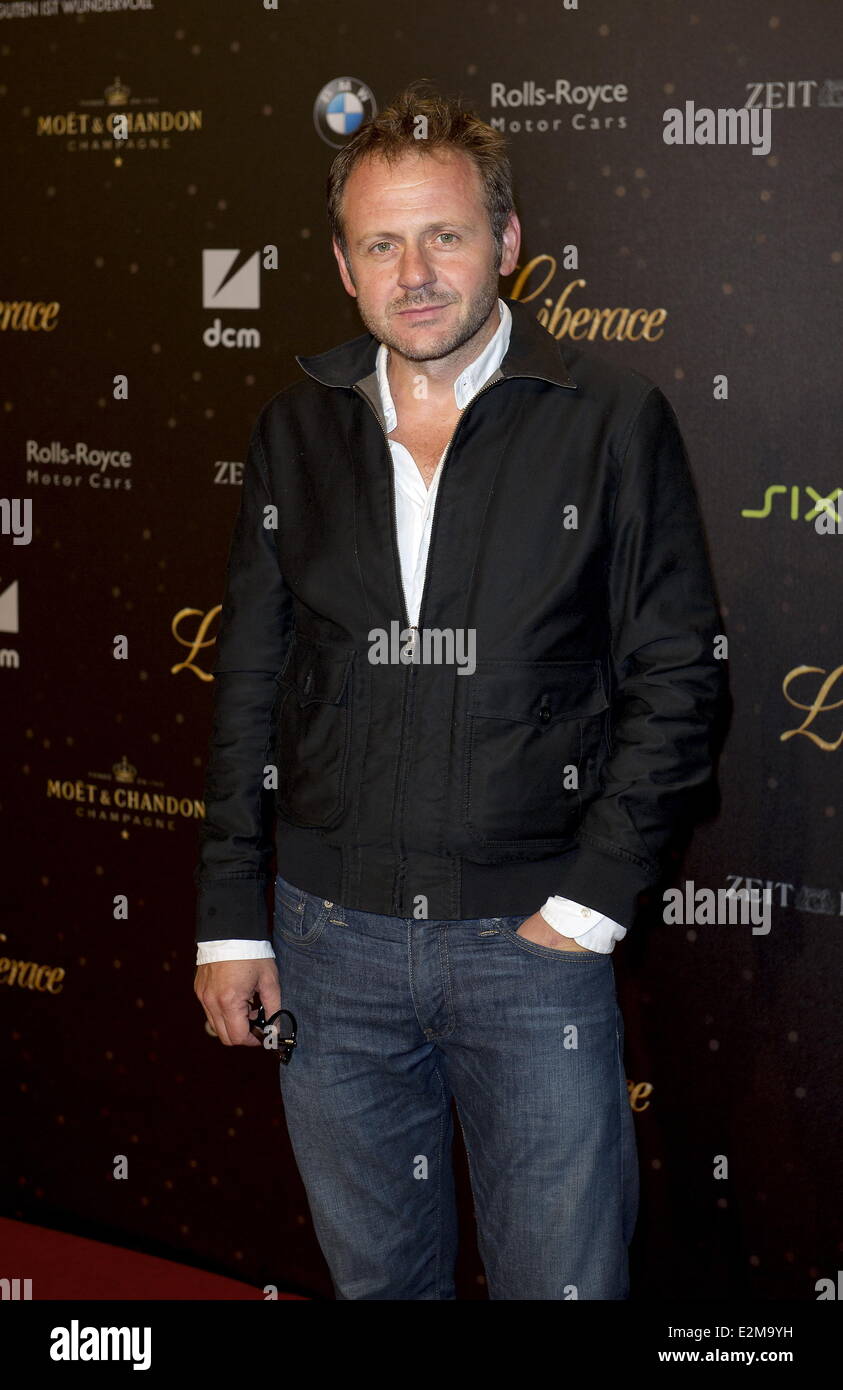 Samuel Finzi bei der Premiere von "Liberace" ("hinter der Kandelaber ...