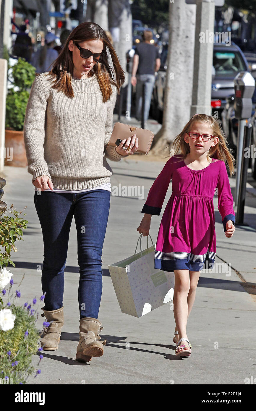 Jennifer Garner bringt ihre Tochter Violet Affleck Einkaufen bei Fred ...