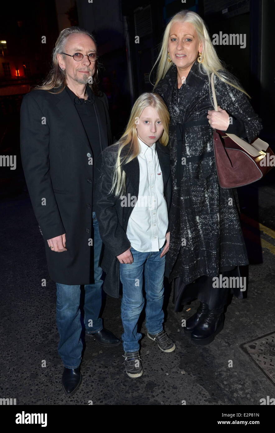 Mitglieder von U2 Bono und The Edge in der Kerlin Gallery, ihr Freund ...