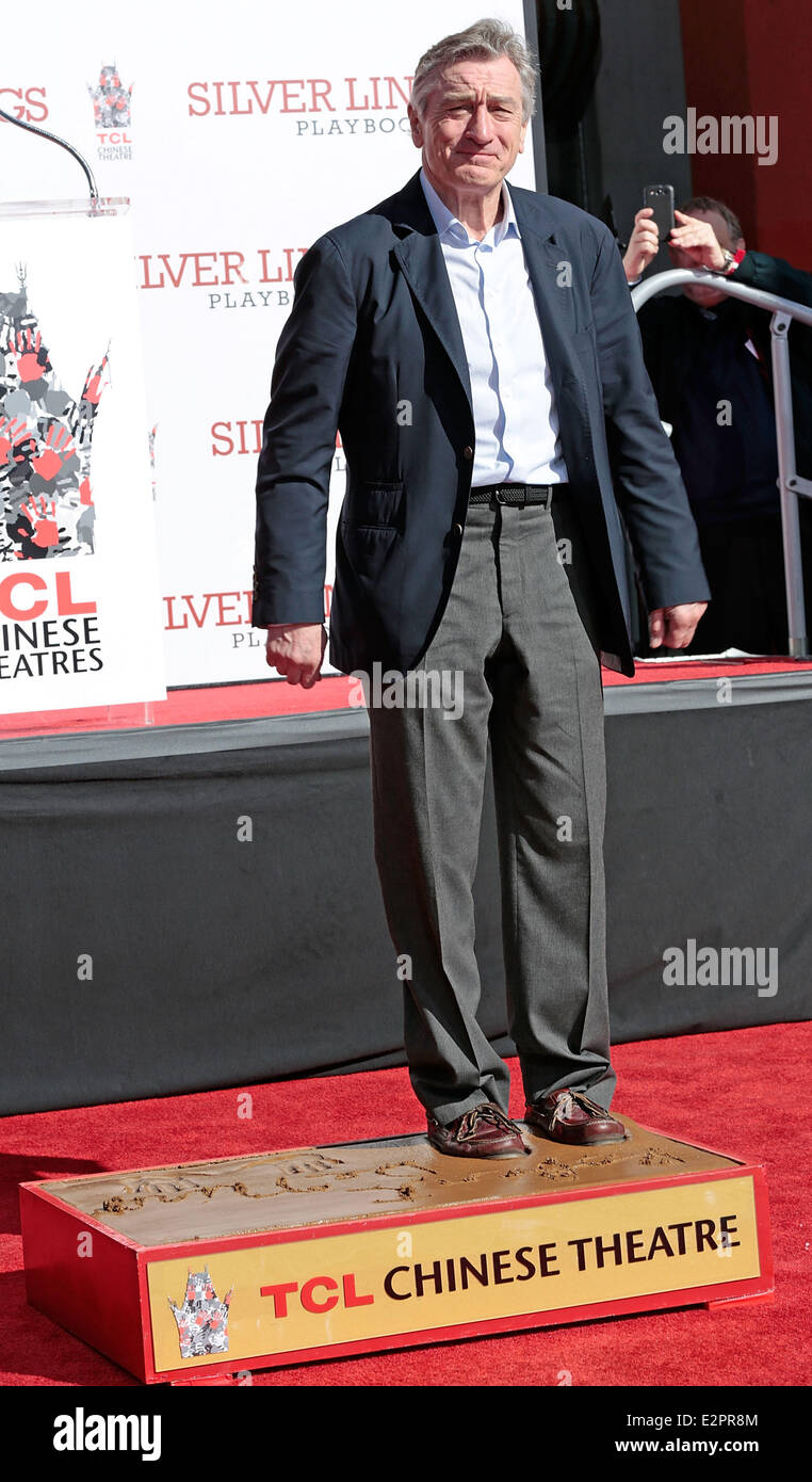 Robert De Niro Orten seine hand und Fuß druckt in Zement während der ...